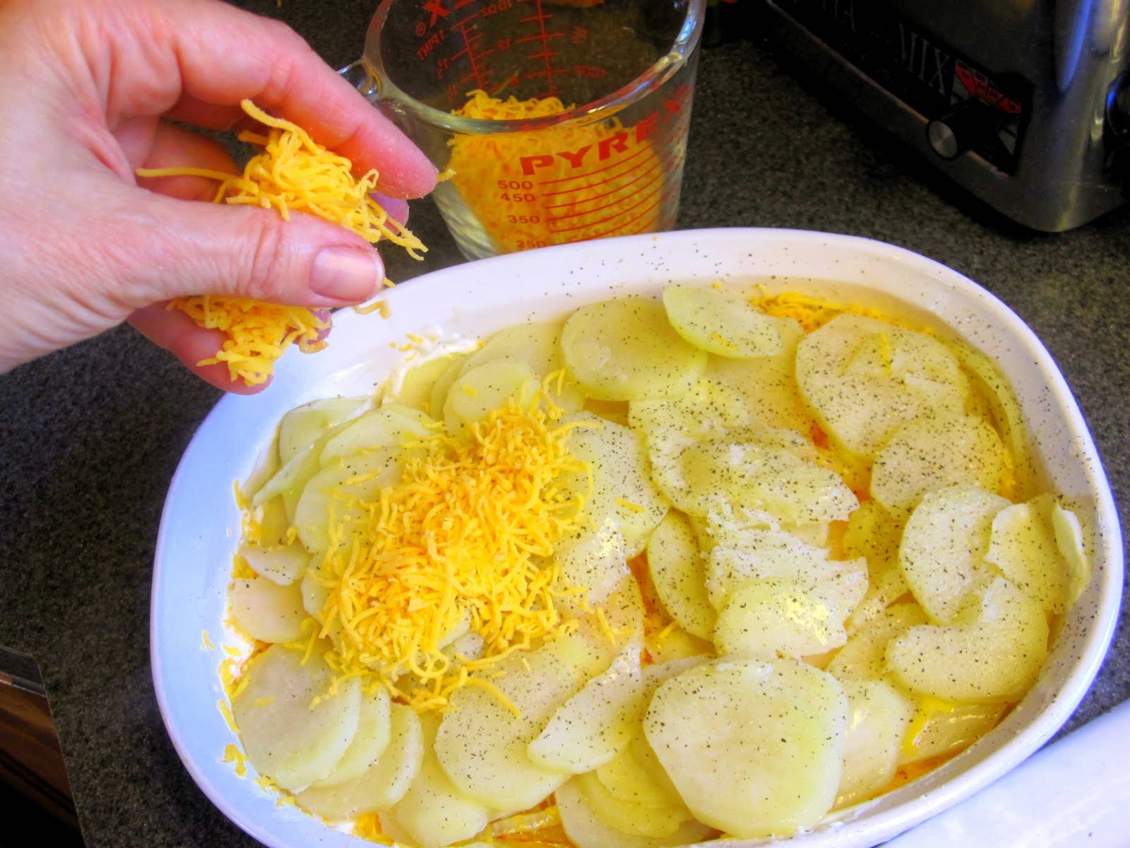 Daily*Dishin: Creamy Loaded Potato Casserole