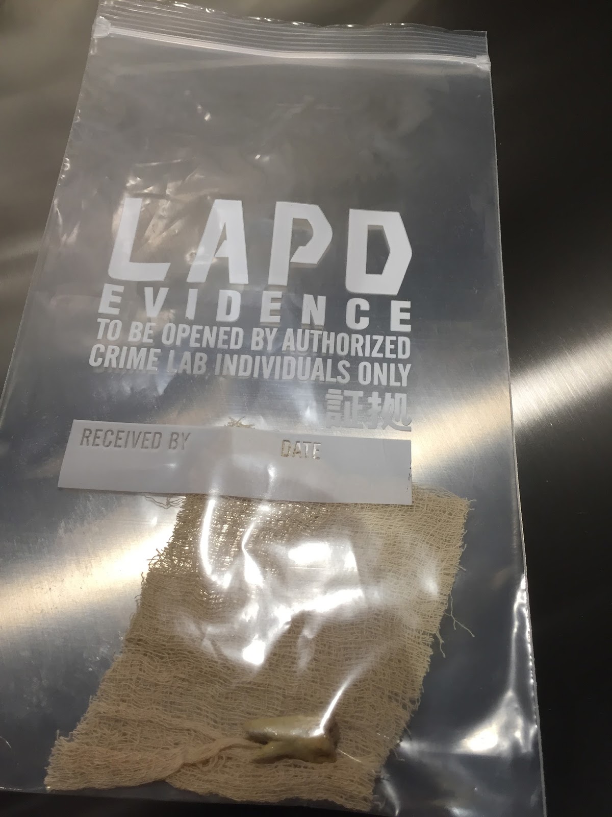 Blade Runner: 2049 LAPD Evidence Bag with Rachael's Artificial Tooth ...