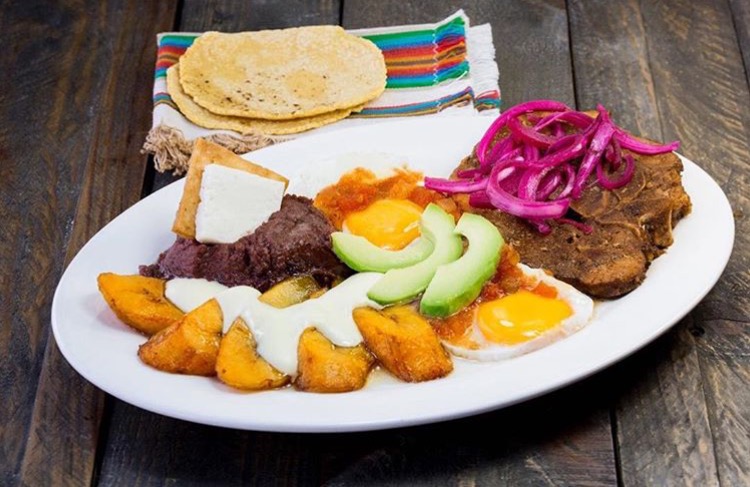 Honduran foodie: Coco Baleadas - Mafer Writes