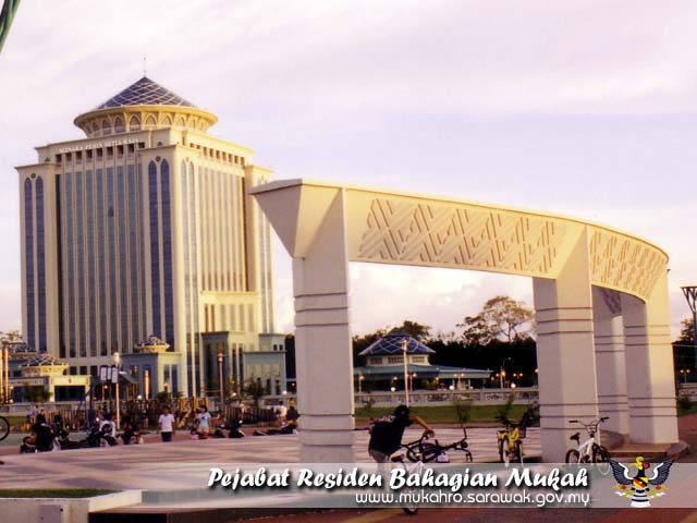 grab-life-before-it-grabs-u: Mukah - Tempat Aku Bekerja