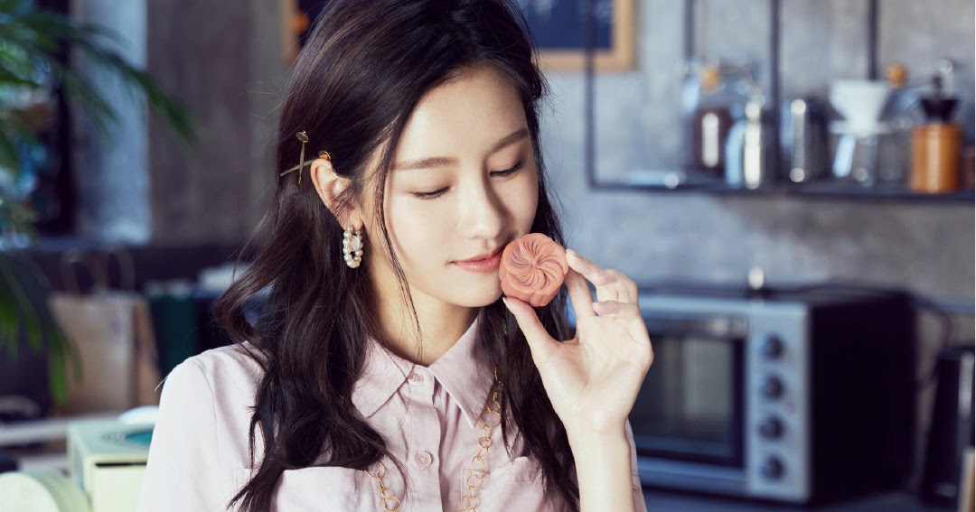 China Entertainment News: Chen Duling poses for photo shoot