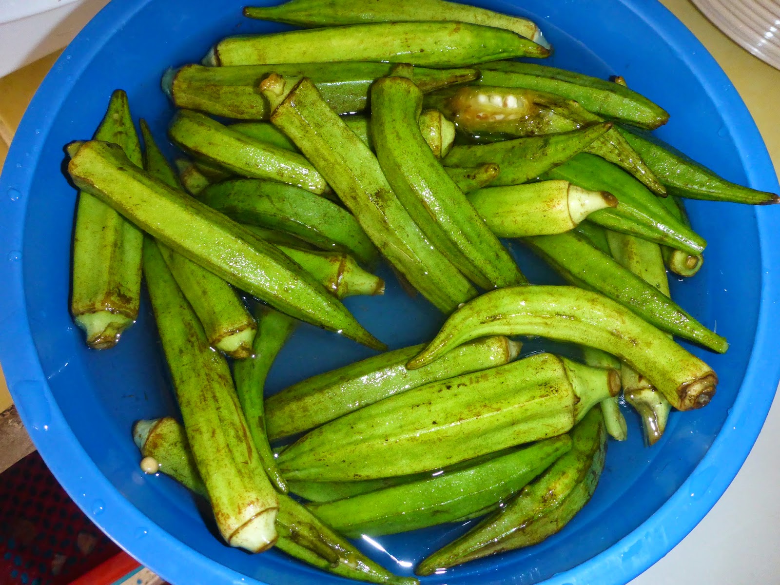 Gombo au curcuma ~ Sur les traces de Béné et Guillaume