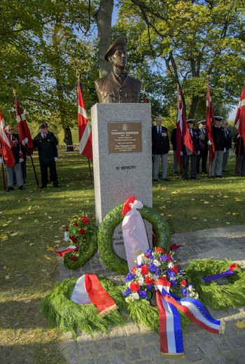 Casa Real Dinamarquesa: Apresentação do busto de Thomas Dinesen