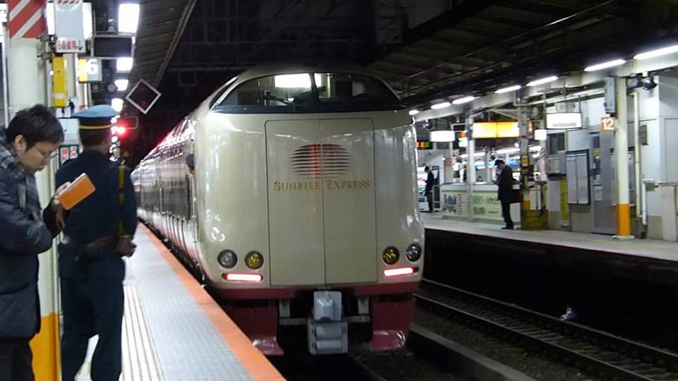 Sunrise Seto/Izumo Sleeper Train Tokyo to Osaka Nobi Nobi Seat JR Pass