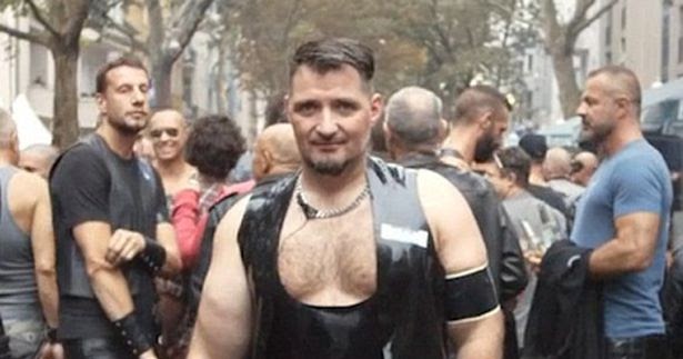 Welcome To Vanessa Michael's Blog: PHOTOS: Meet the man with a 10 inch ...