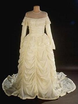 For the love of the past: 1940's WWII Parachute Wedding Dress