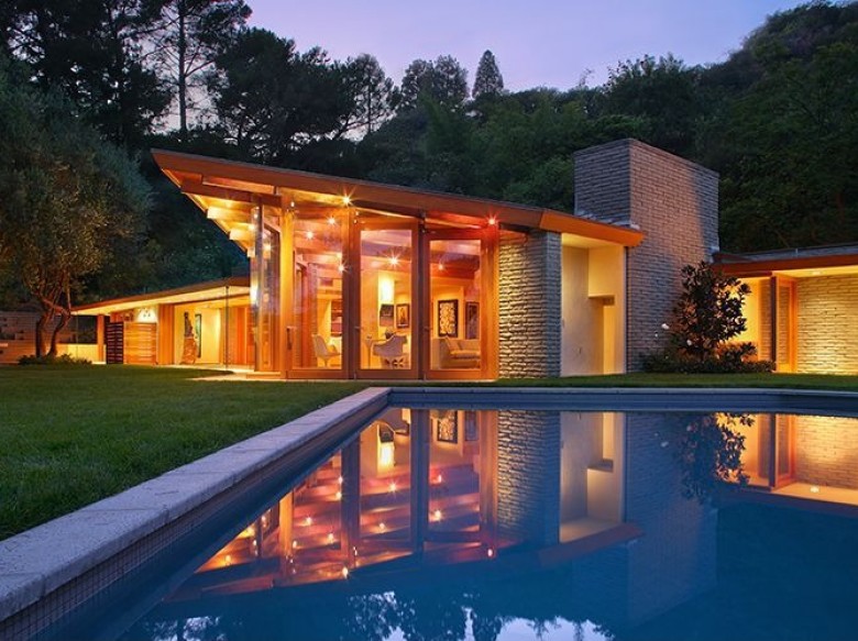 Oh My Godot: The Old Homestead, Hollywood Style