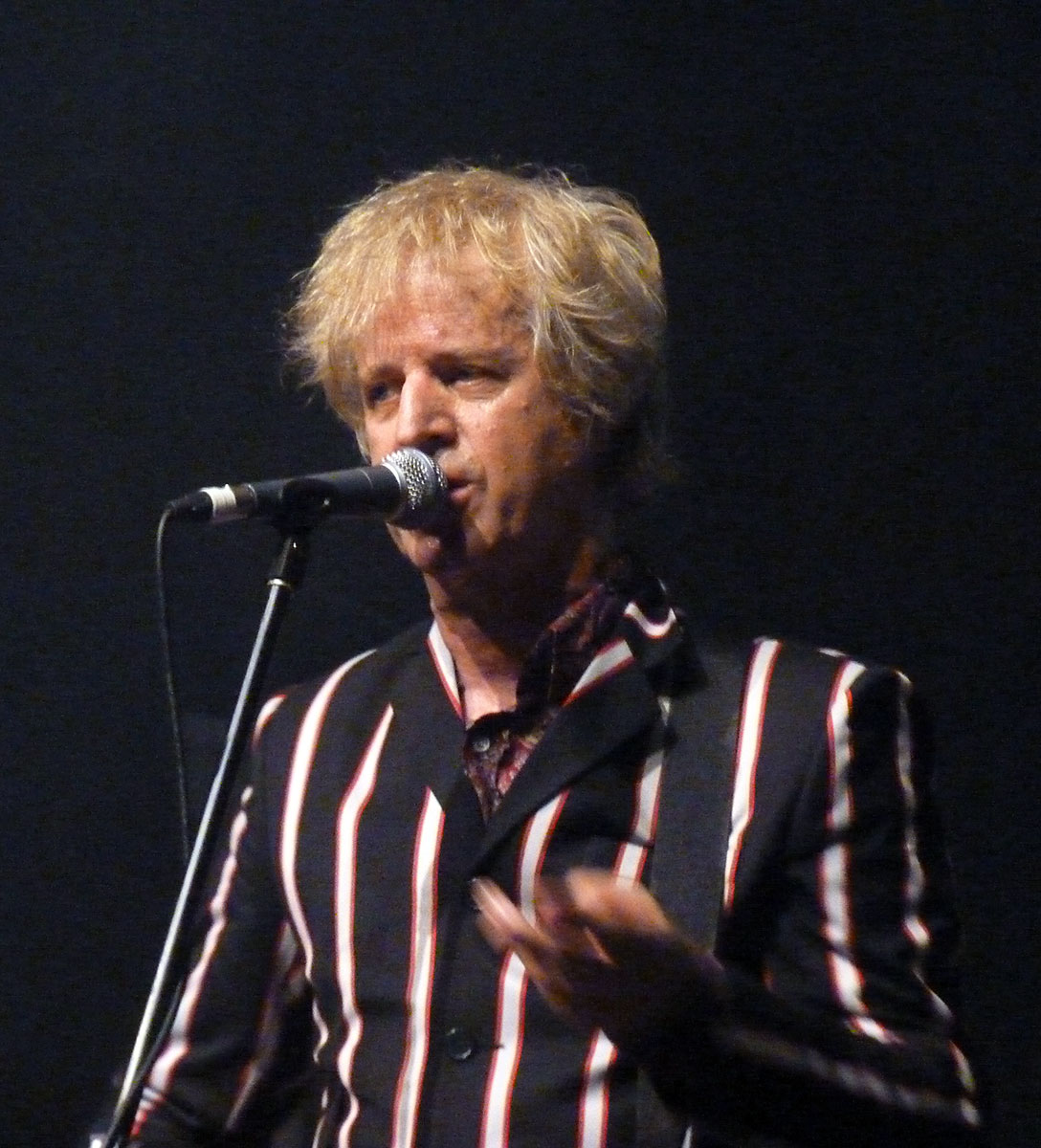 The Overtures wearing Madcap England - Atom Retro