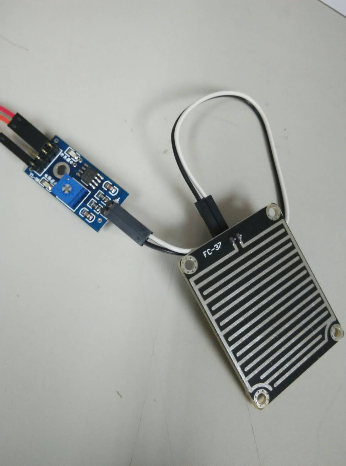 FC-37 雨滴模組感測器 (Arduino) ~ 漫步在雲端