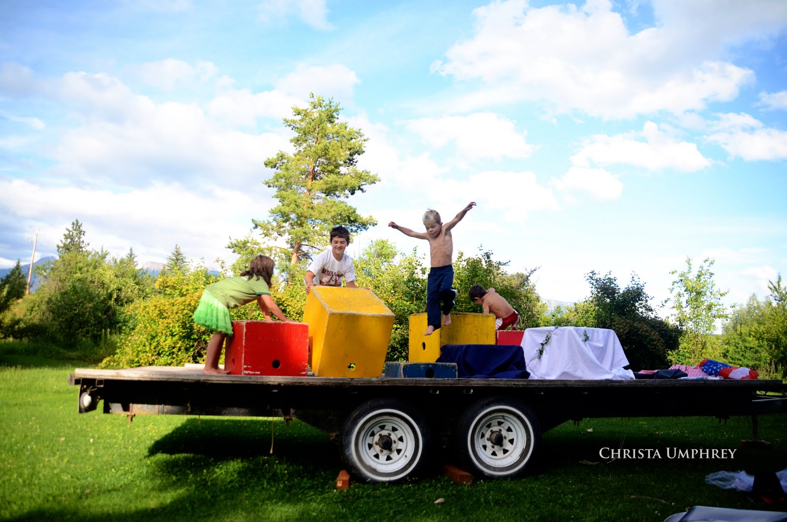 Cohesive Pieces: Day 285: last minute float building