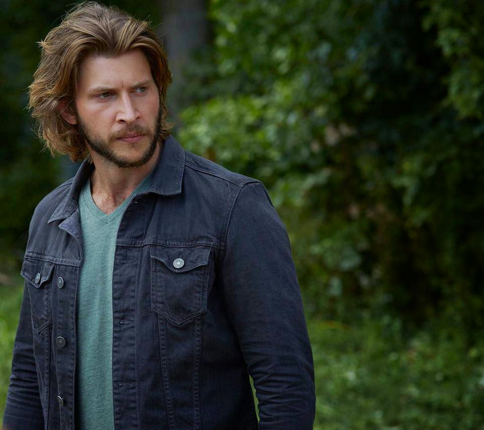 Laura Vandervoort: Bitten Season 2 New Promo Poster, Stills Episode 1 ...