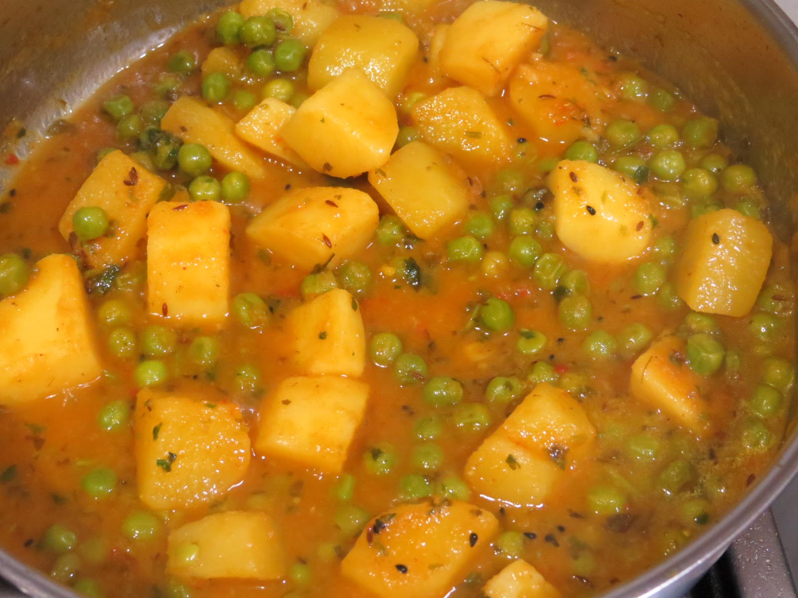 mittu cooking love: Alu Matar Curry (potato and peas curry)