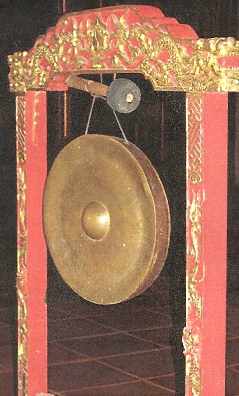 melissa embry's blog: To gong or not to gong: writers beg to be dissed