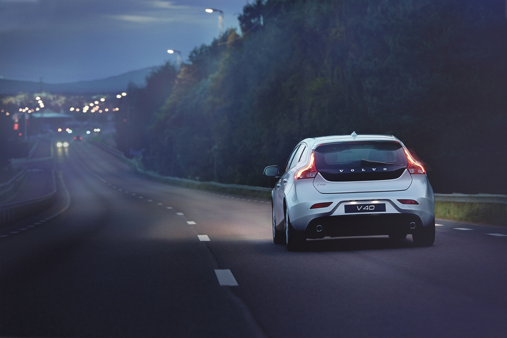 Motoring-Malaysia: Volvo Car Malaysia introduces the Volvo V40 T5 with ...