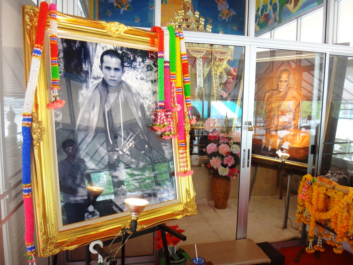 Temples In Thailand: Saraburi - Wat Sanamlao - LP Pinak