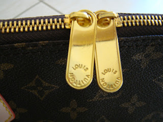 Haine online de firma sau designer: Geanta Louis Vuitton replica lux ...