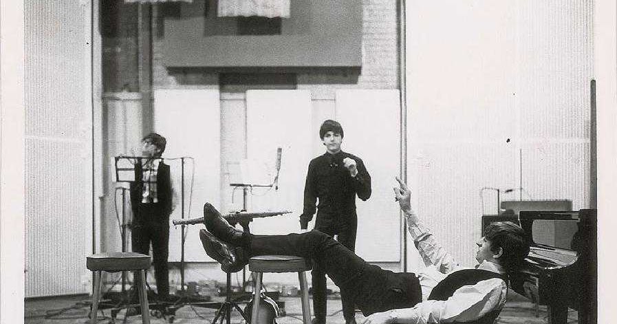 Meet the Beatles for Real: Ringo puts his feet up