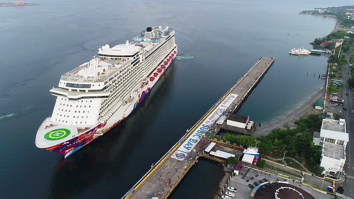 LOOK: MV World Dream arrives in Subic Bay | SubicNewsLink