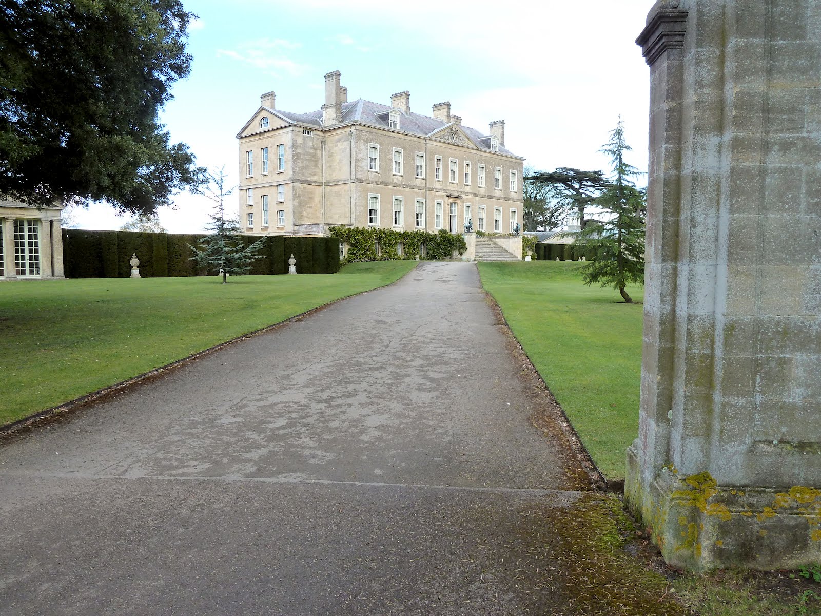 Stitching with Schnauzer and Siamese: Buscot House and Park