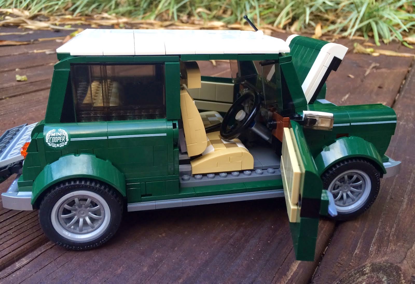 Perfectly Amusing: Mini Cooper made of Legos!
