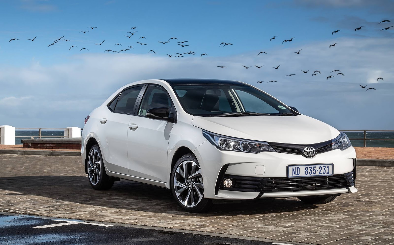 Toyota Corolla ganha versão com teto preto - África do Sul