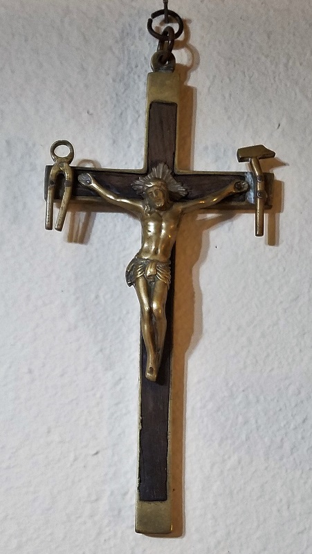 SALETTINIAN: TAKE UP YOUR CROSS -- PRENDRE SA CROIX -- TOMAR SU CRUZ