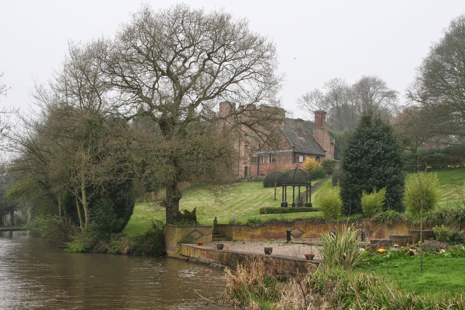 Narrow Boat Albert: April 2014