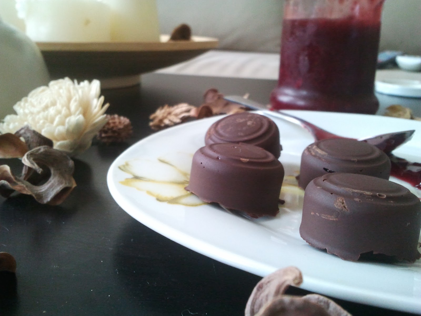 Bonbon projekt 1.0. Citromos fehér csoki krémes bonbon meggylekvárral ...