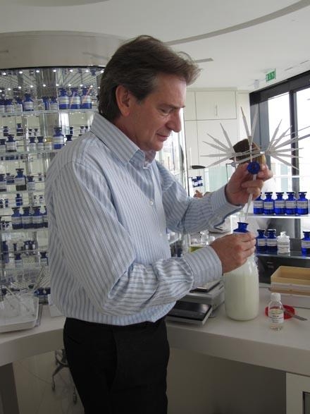 Illatpiramis: Christopher Sheldrake