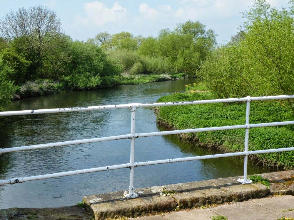 Travelling the Canals of England: April 2014