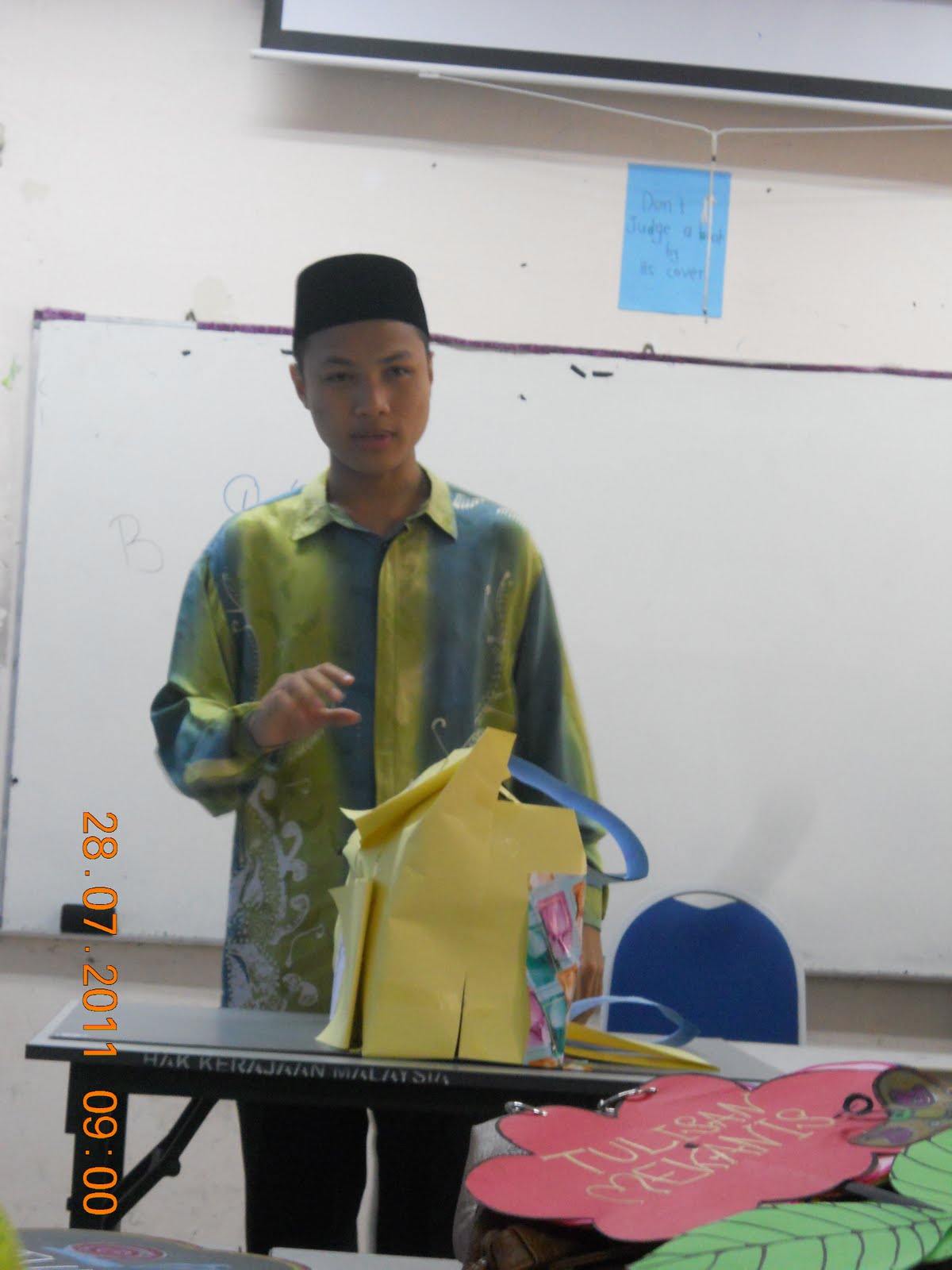 WARNA-WARNI LITERASI: Perbentangan Pra-Tulisan dan Penulisan Mekanis