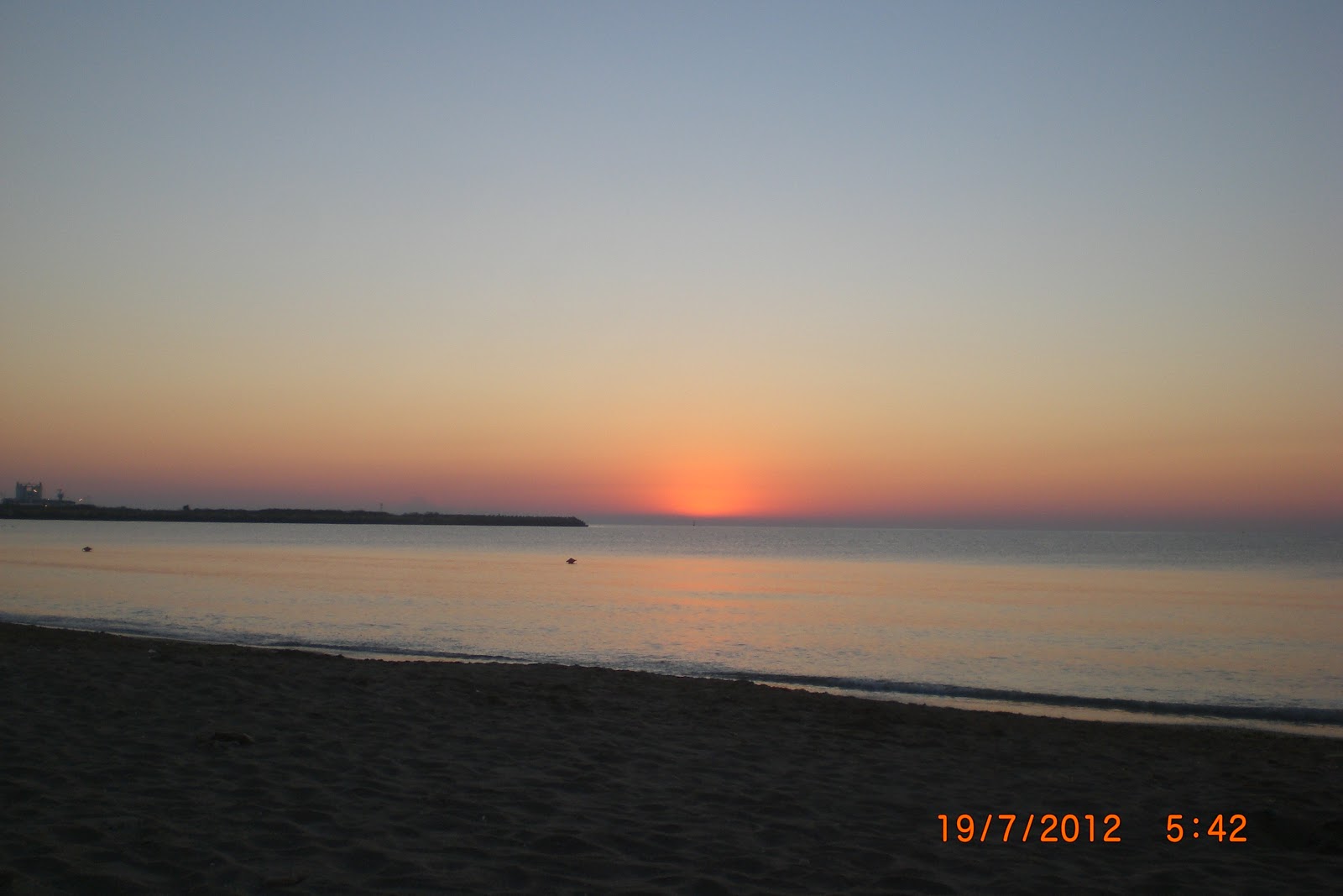 O fotografie...: ...rasaritul soarelui...plaja 2 Mai...