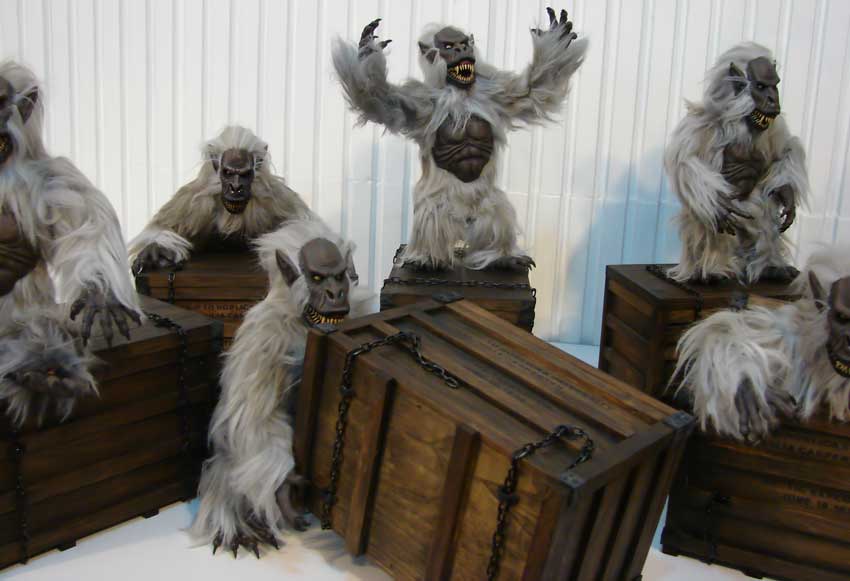 Betomatali 1/6 sculpt and paint works: Creepshow Flufy the crate beast ...