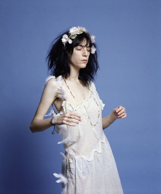 Wonderful Color Photos of Patti Smith in White Dresses Taken by Lynn ...