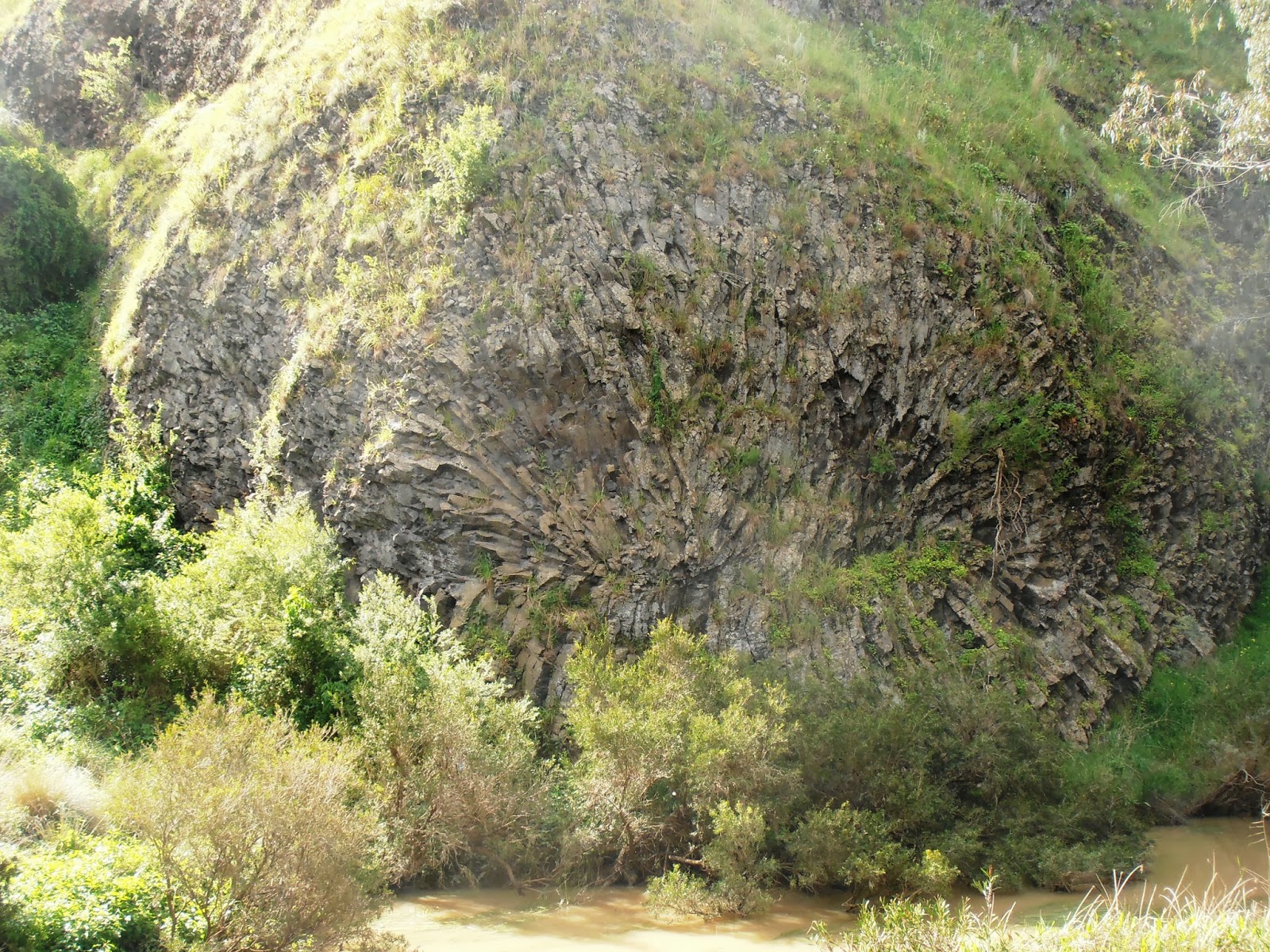 The Clarke's Aussie Adventure: 22 September 2013 - Sundowner Rockbank ...