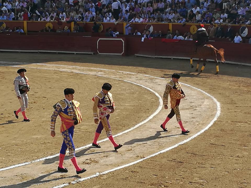 Perú Taurino: GRAN TARDE DE TOROS Y TOREROS FUE LA "CORRIDA DE LA ...