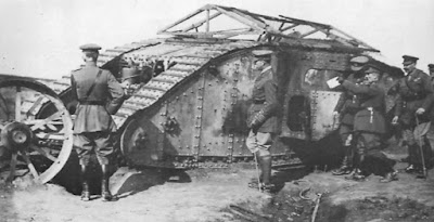 Le char anglais Mark IV "mâle et femelle".