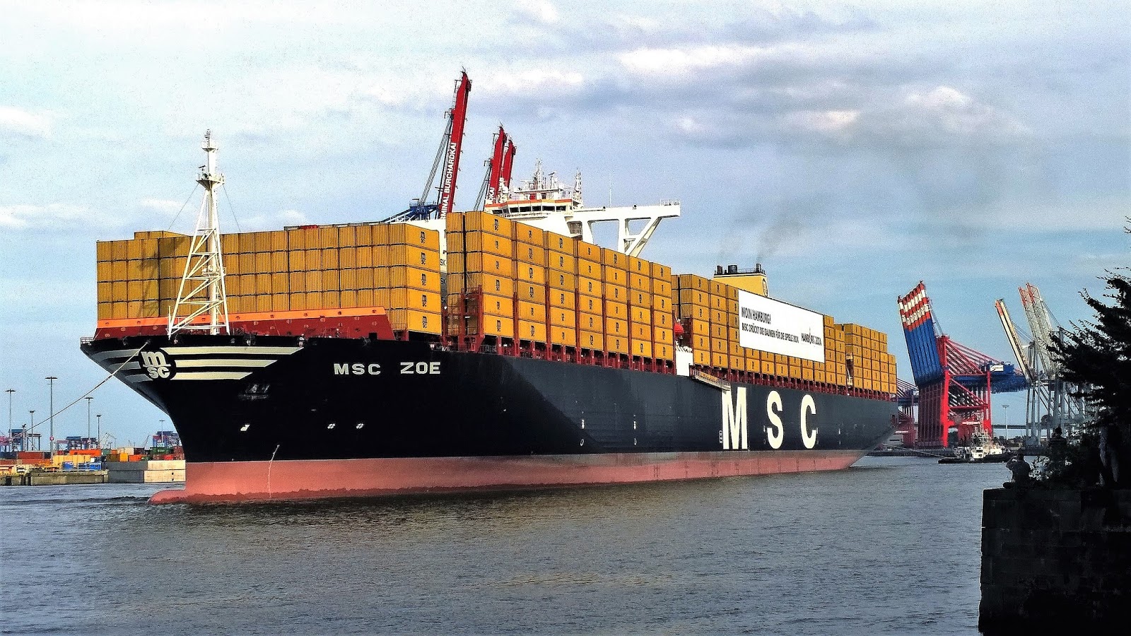 Fieggentrio: Schip: MSC ZOE, containerschip