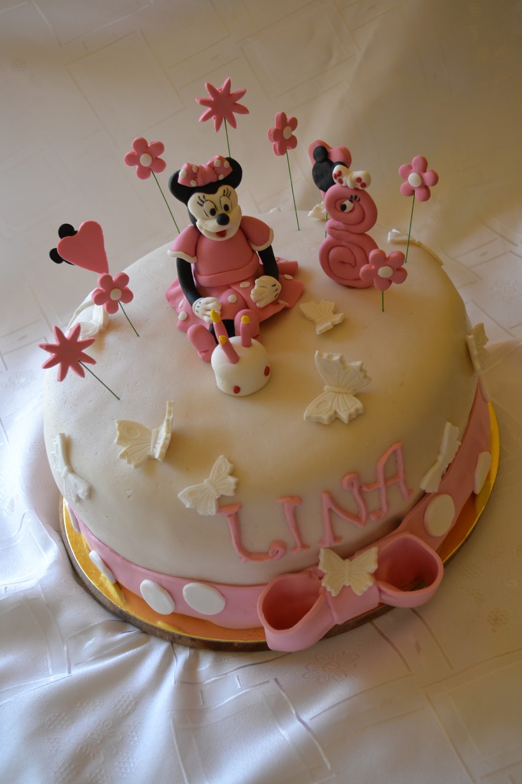 Myra's kitchen: Tort Minnie Mouse pentru Lina