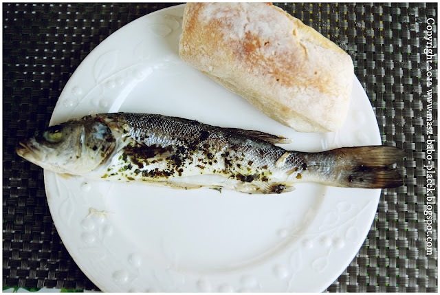 Masz babo placek!: rybka lubi pływać czyli pieczony labraks