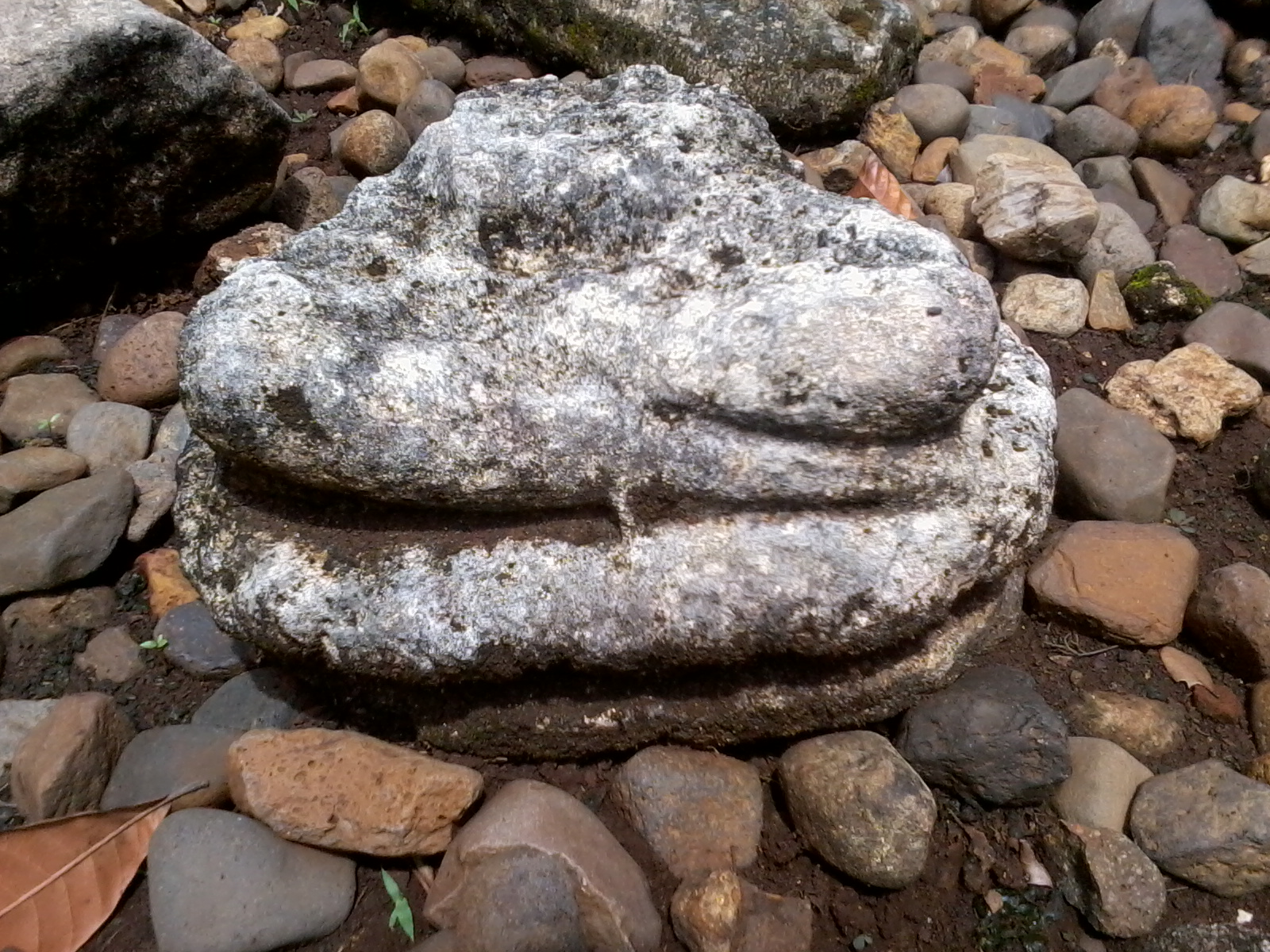 mengeksplorasi batu - batu besar di Gunung Kidul 1 (Gondang site) ~ The ...