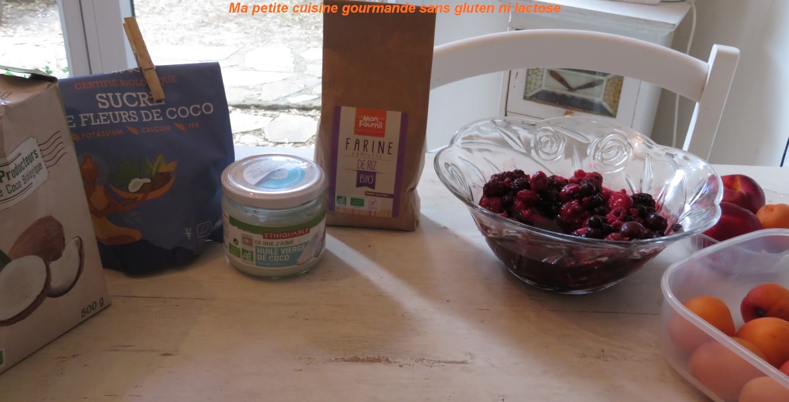 Crumble aux abricots, aux fruits rouges et à la noix de coco sans ...