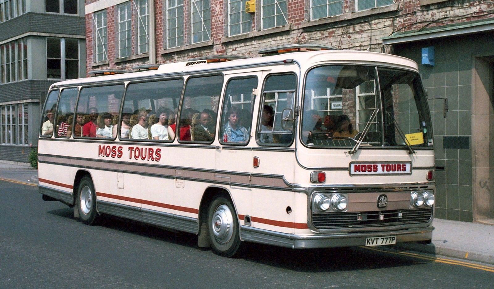 transpress nz: 1970s Bedford YRQ/Duple Dominant bus