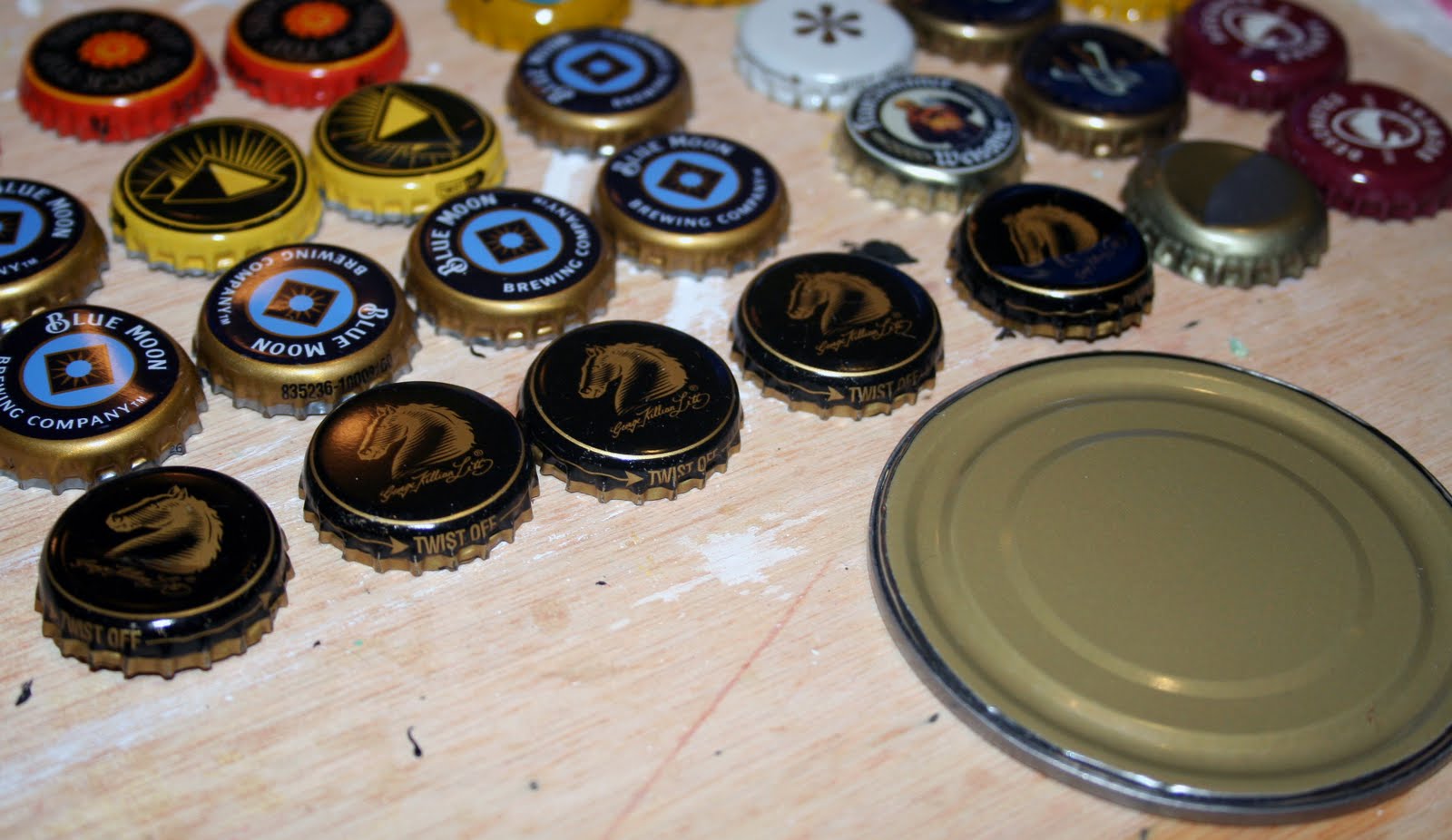 Crafting on a Budget: DIY: Upcycled Bottlecap Flowers