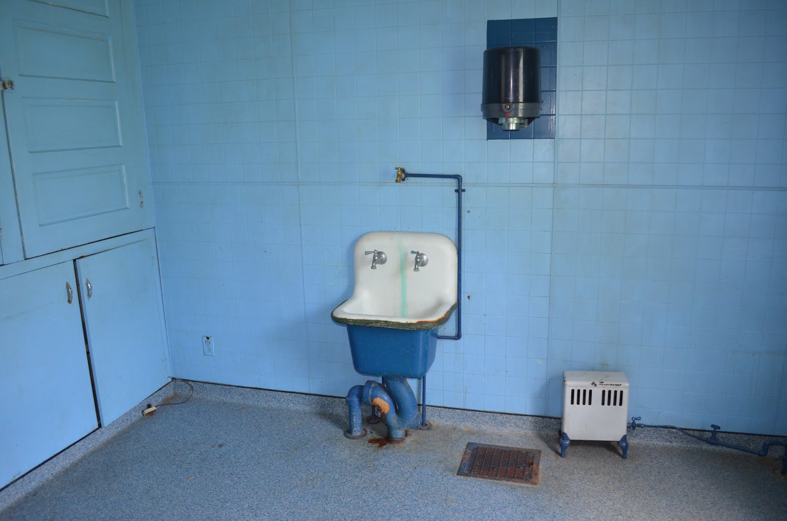 Hughes Pottery: Funeral Home Report from Oil City