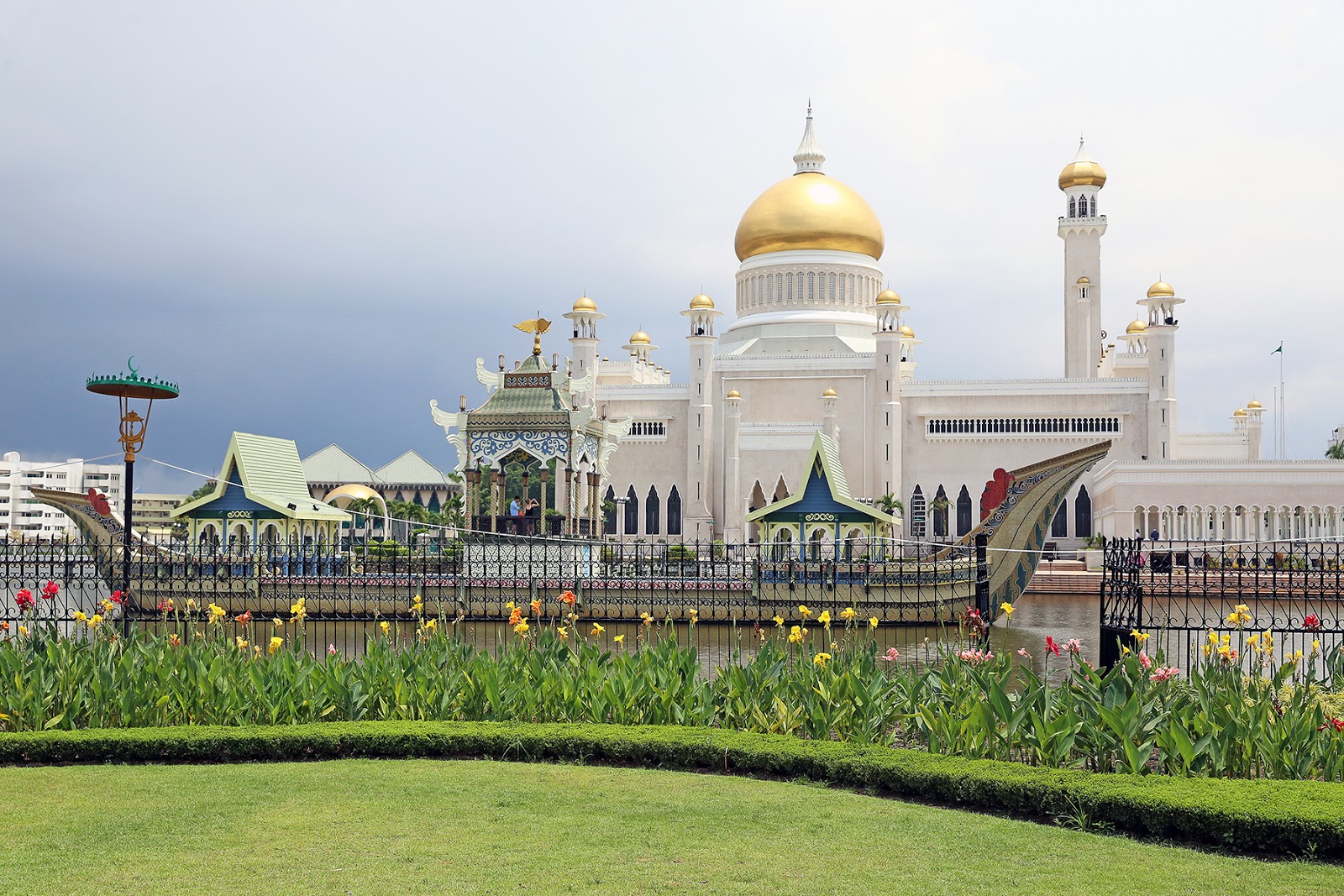 Bandar Seri Begawan, Brunei Darussalam: A Day Trip in the Capital of ...