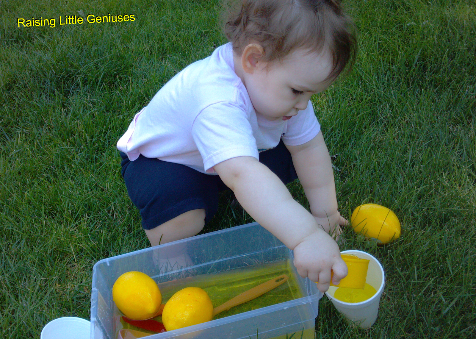 Raising Little Geniuses: Lemonade Stand Water Play