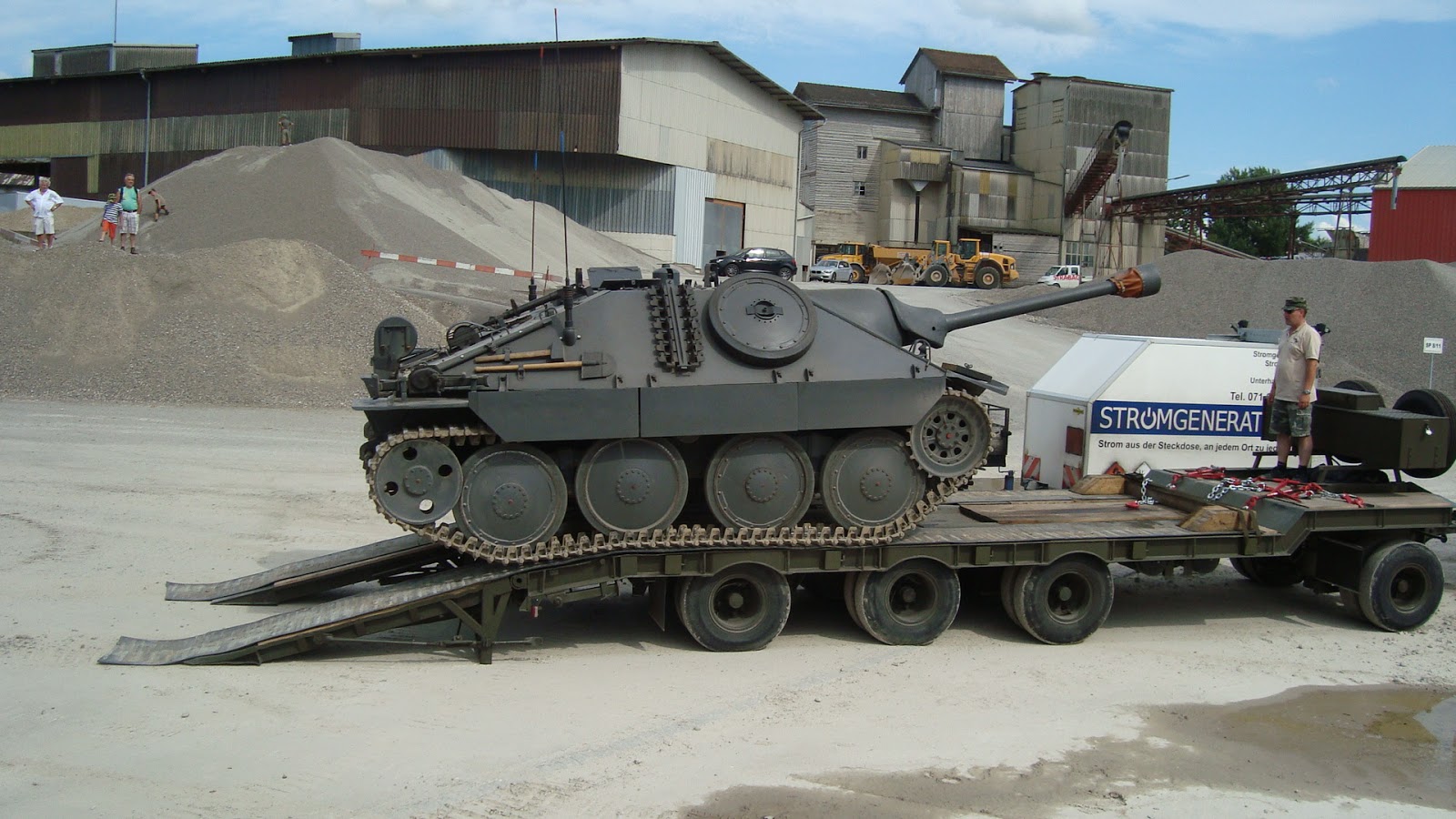 MilitaerfahrzeugsammlungHilfikon: 1. Panzer- und Armeefahrzeugtreffen ...