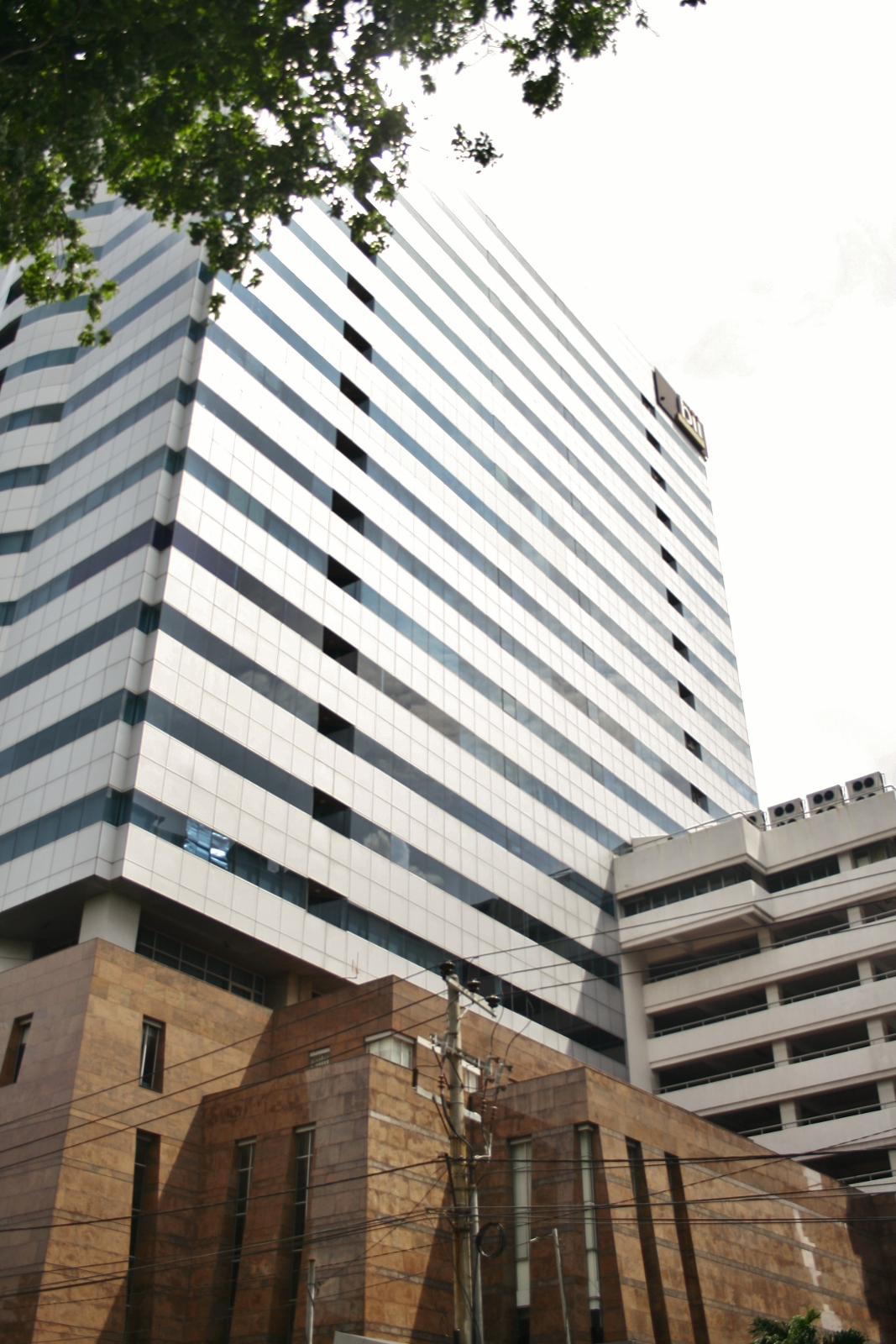 Detta Priyandikawardhana: Gedung Tinggi di Kota Surabaya - 2011