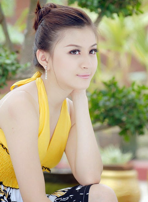 Actress Photos- Wallpapers: Myanmar Famous Foto Cewek Cute Photo